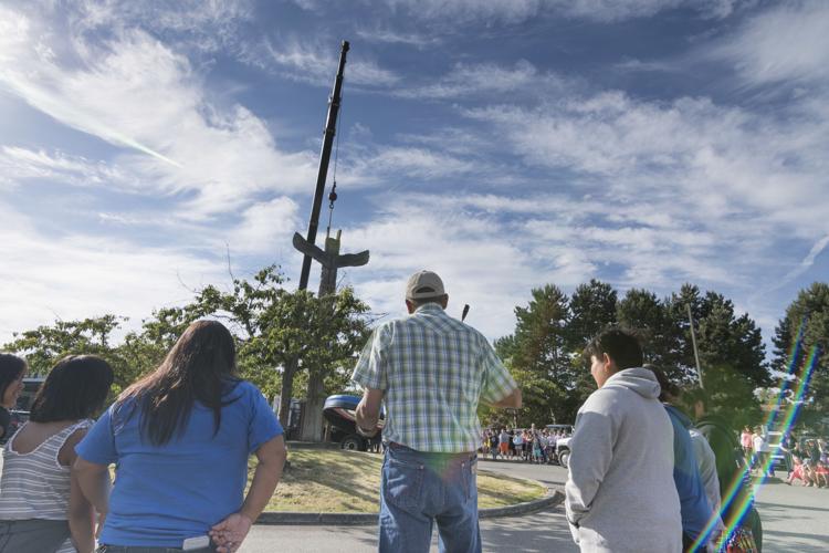 La Conner Elementary School totem pole removed for restoration | Local ...