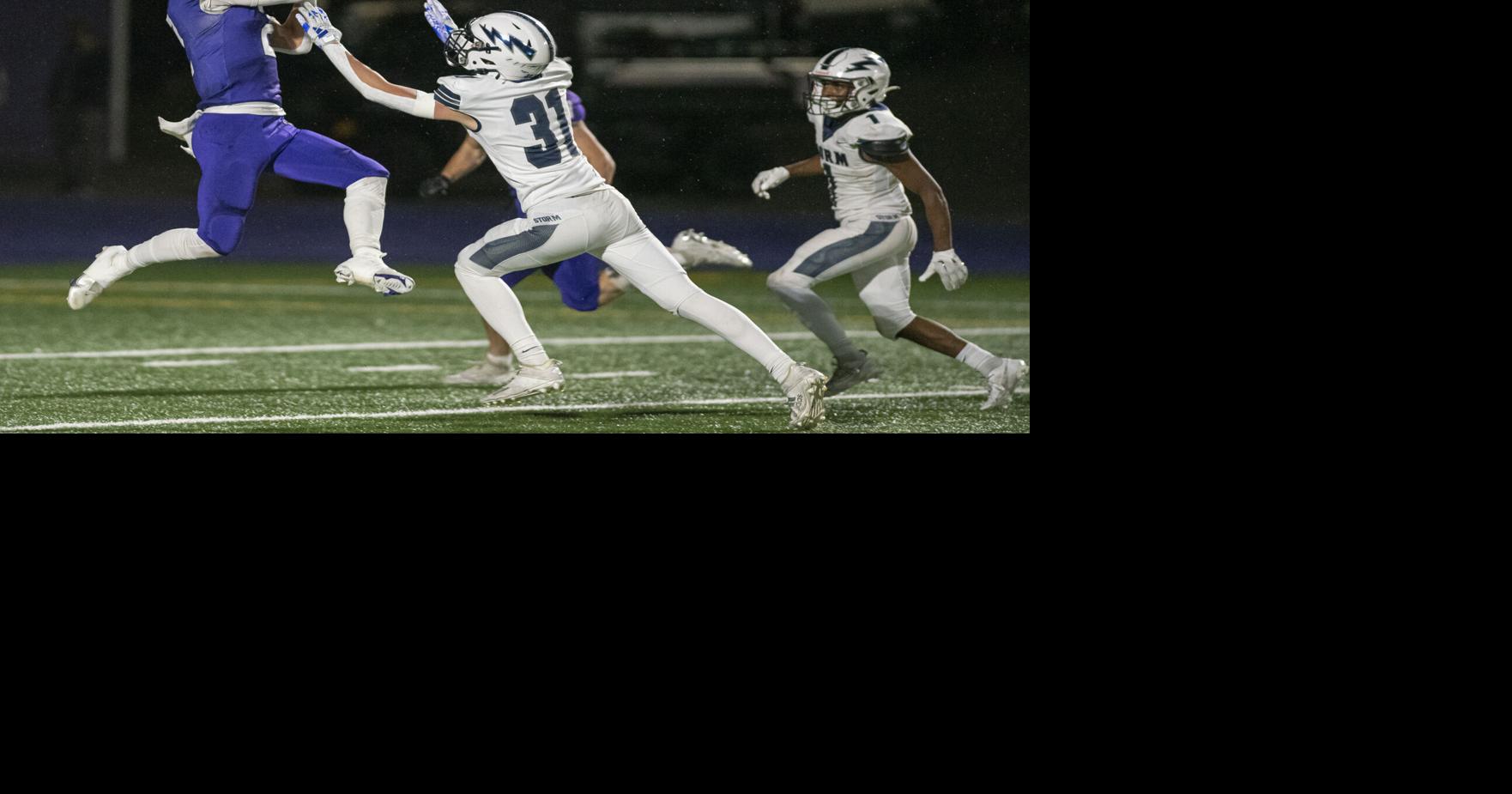 Photos: Anacortes Football hosts Squalicum | Gallery | goskagit.com