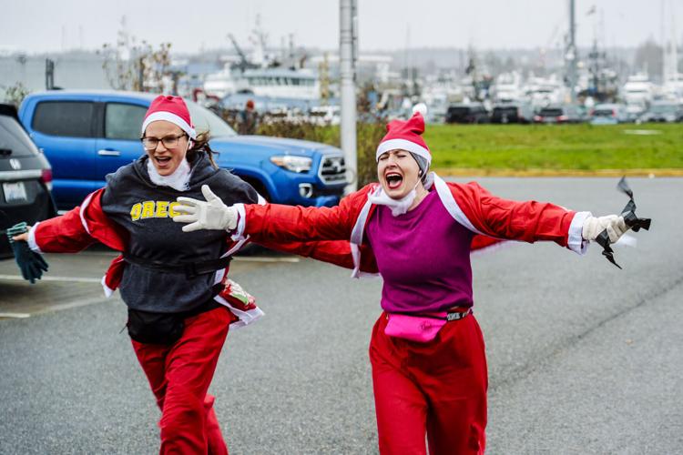 Santas run across Anacortes! | Arts And Community | goskagit.com