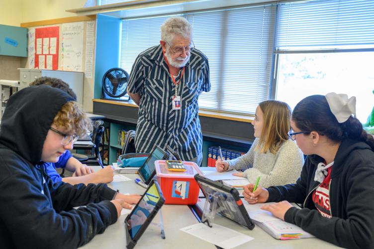 At 90, man helps kids with their math | Local News | goskagit.com