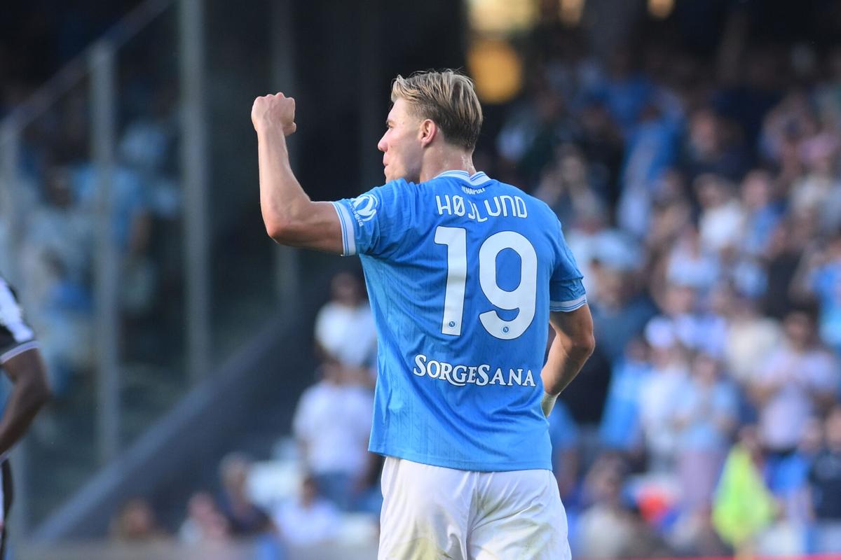 Striker Rasmus Hojlund completes permanent move to Napoli from Man ...