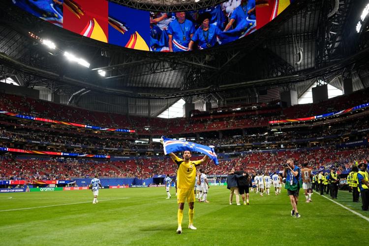 Cape Verde’s star goalkeeper Vozinha gets a family boost before Uruguay ...