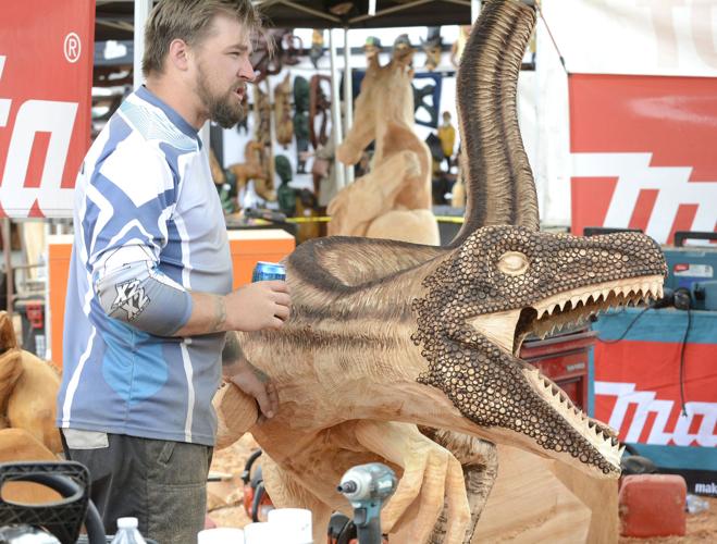 Sedro-Woolley Loggerodeo chainsaw carving | Gallery | goskagit.com