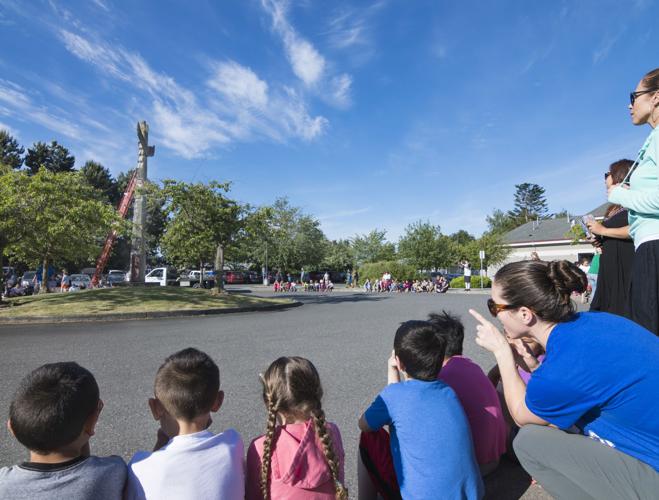 La Conner Elementary School totem pole removed for restoration | Local ...