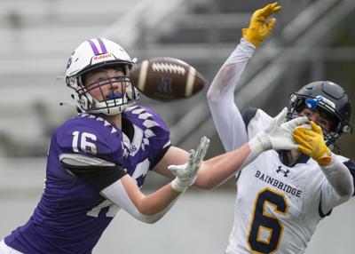 Anacortes High School football team rolls past Bainbridge | Local News ...