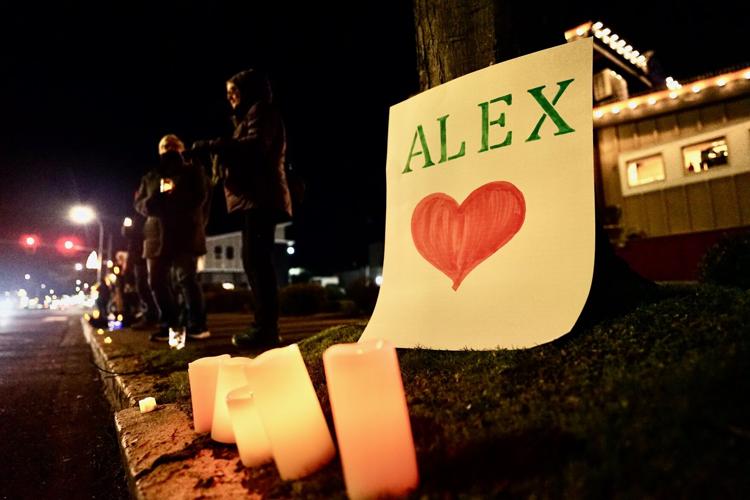 Vigil held in Anacortes for Alex Pretti, the Minnesota man shot by ...