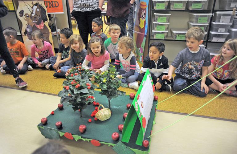 Evergreen's Washington State Float Parade | Gallery | goskagit.com