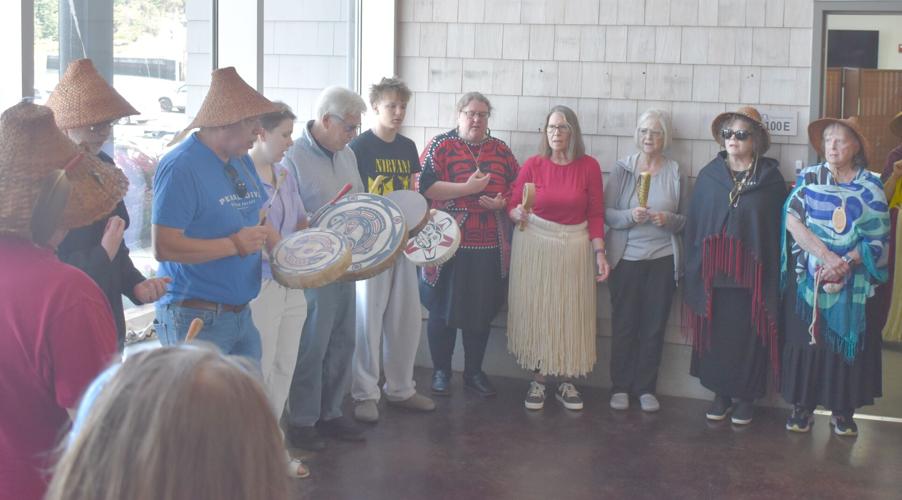 Samish Indian Nation unveils historic canoe | News | goskagit.com