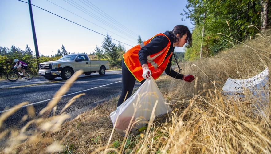 Volunteers tackling growing amount of roadside litter | News | goskagit.com