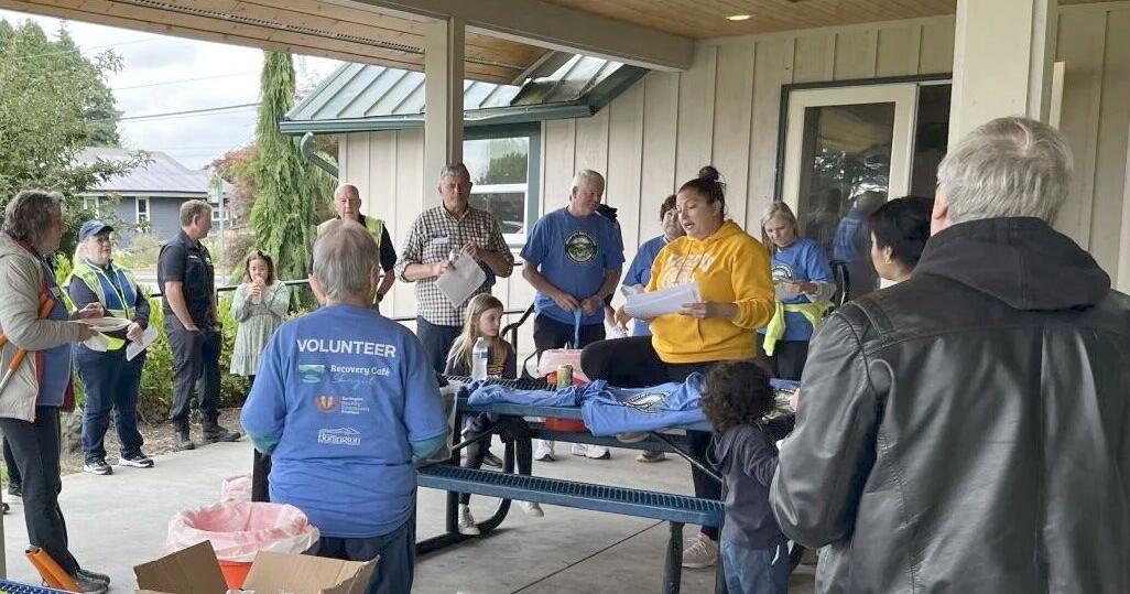 Volunteers turn out for Beautify Burlington event | Local News ...