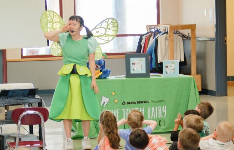 Tooth Fairy drops in on La Conner students | Education | goskagit.com