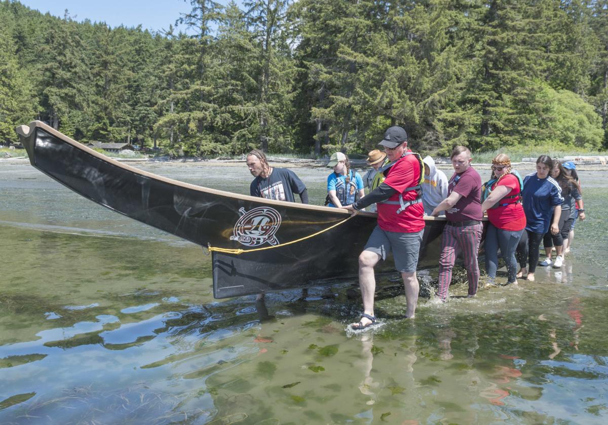 Visitors connect with tribal members at cultural celebration ...