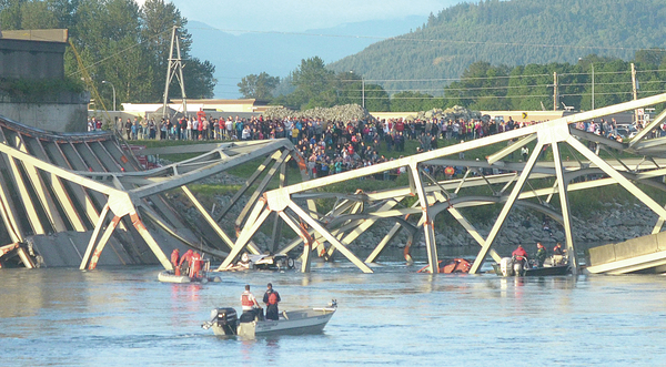 Photos from Thursday’s bridge collapse | Local News | goskagit.com