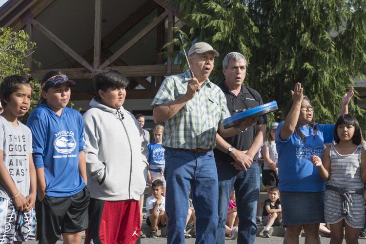 La Conner Elementary School totem pole removed for restoration | Local ...