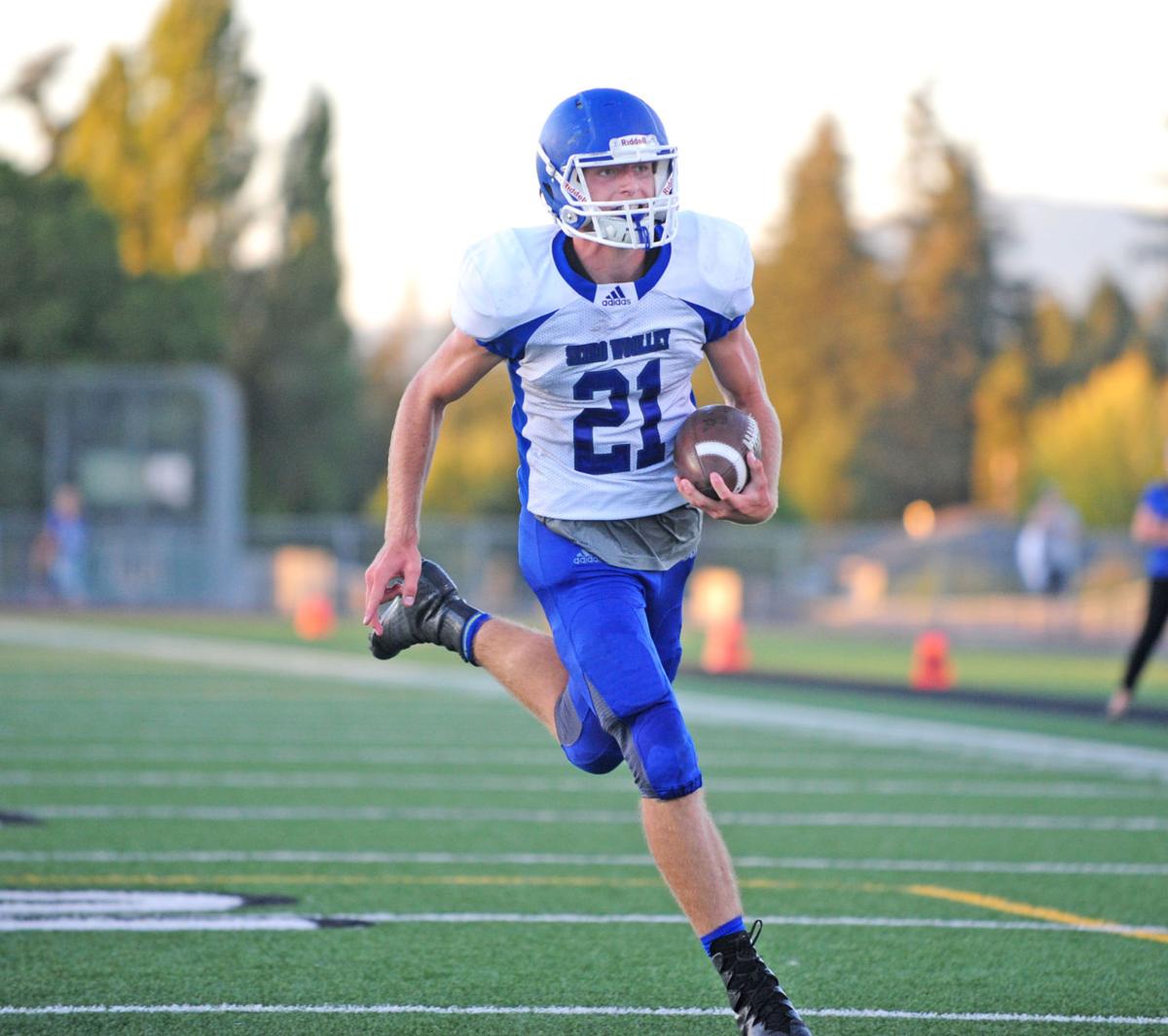 Cubs visit Bulldogs for Friday night football | featured galleries ...