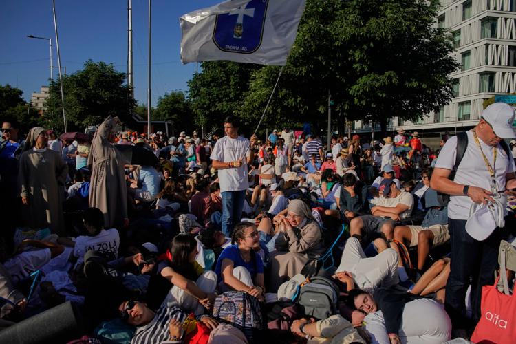 Pope Leo XIV draws 1.2 million to Mass and challenges Europe to ...