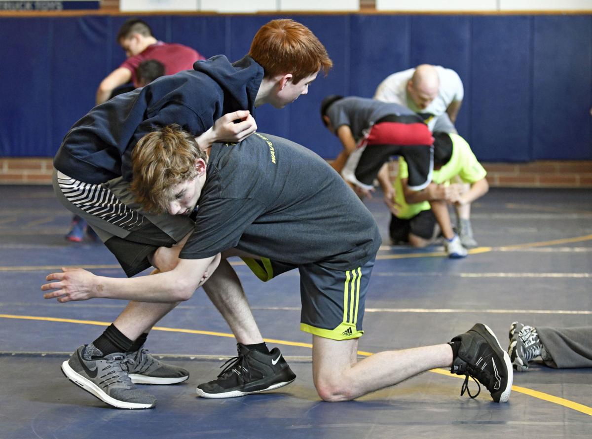 Deaf athlete shares his story with students | Local News | goskagit.com