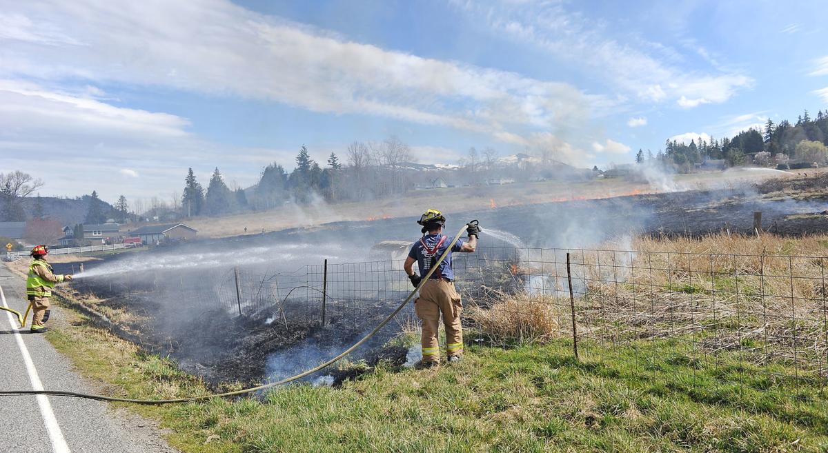 Crews battle brush fire in Clear Lake | Local News | goskagit.com