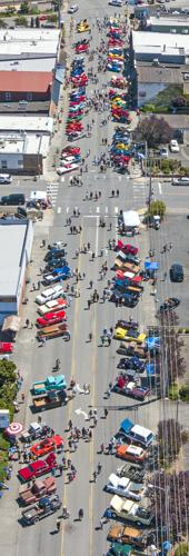 Hot wheels: Thousands walk Stanwood to see shiny cars amid sizzling ...
