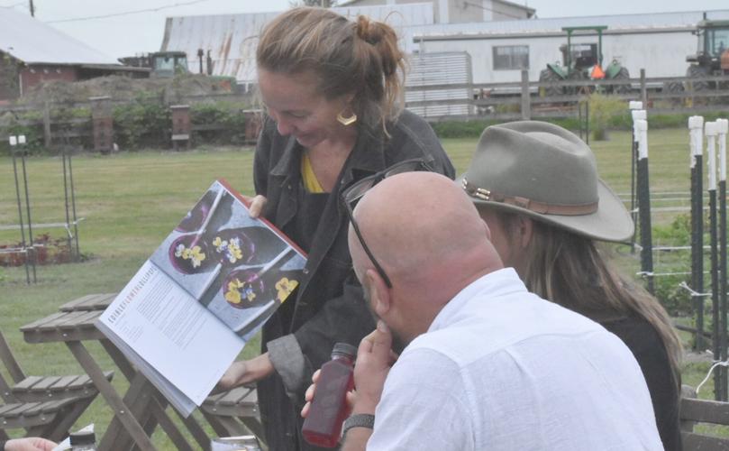 Tour showcases local cut flower industry | Growskagit | goskagit.com