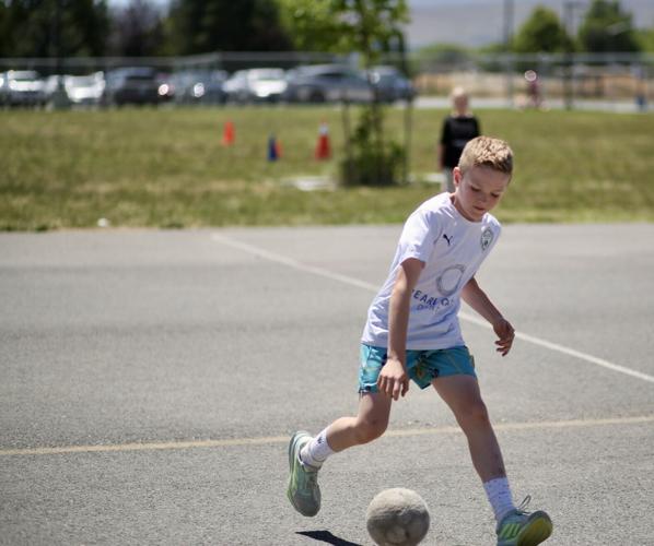 SCHOOL'S OUT: Ellensburg elementary kids sign off for the summer | APG ...