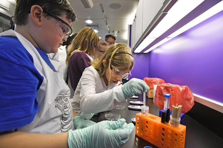 Students get visit from mobile science lab | Local News | goskagit.com