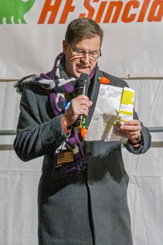 ‘Peace out’: Anacortes council bids farewell to mayor, councilmember at ...