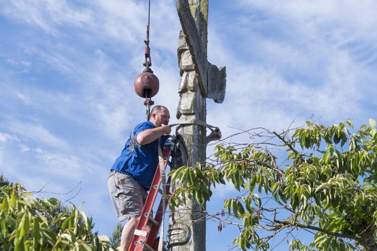 La Conner Elementary School totem pole removed for restoration | Local ...