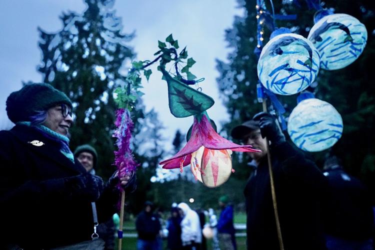 Hundreds take part in Winter Solstice Luminaria Walk in Anacortes ...