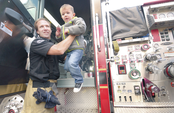Firefighters help kids learn fire safety | All Access | goskagit.com