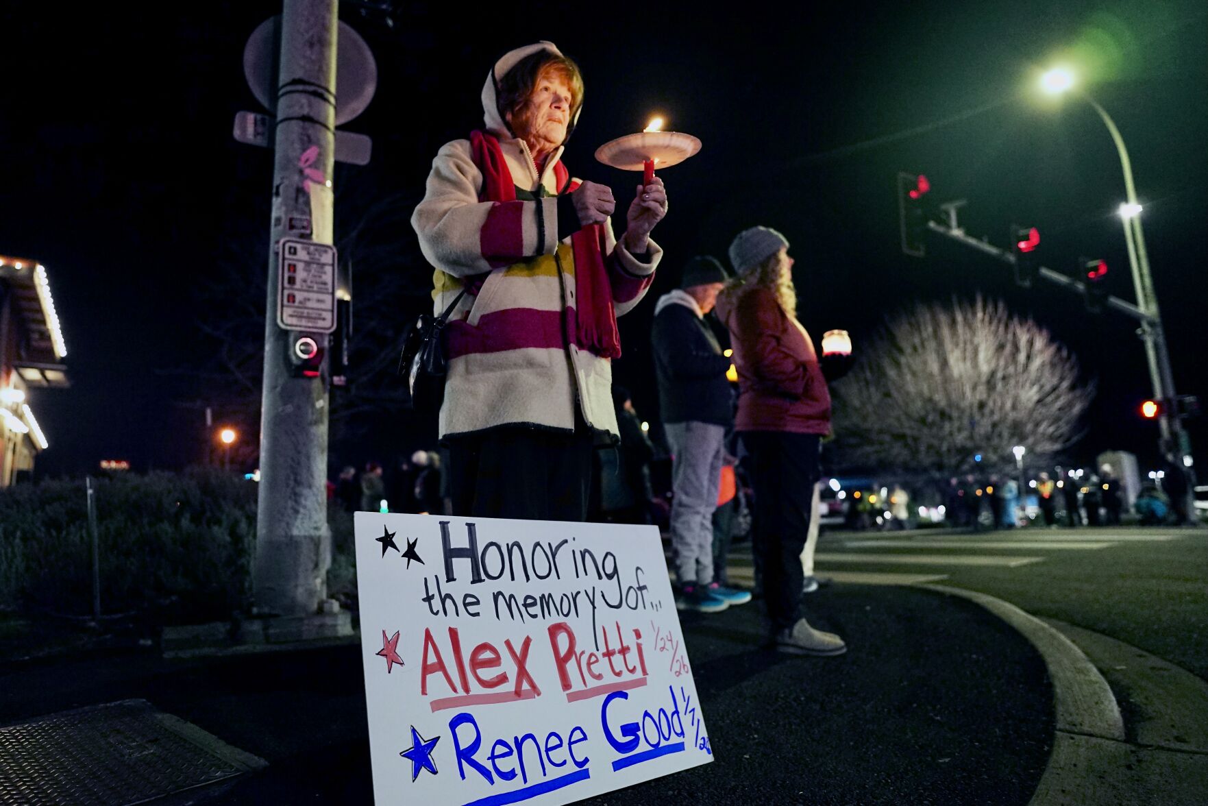 Vigil held in Anacortes for Alex Pretti, the Minnesota man shot by ...