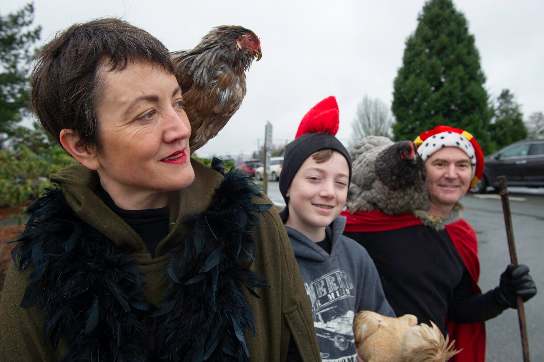 Crowd turns out for Edison's annual Chicken Parade | Local News ...