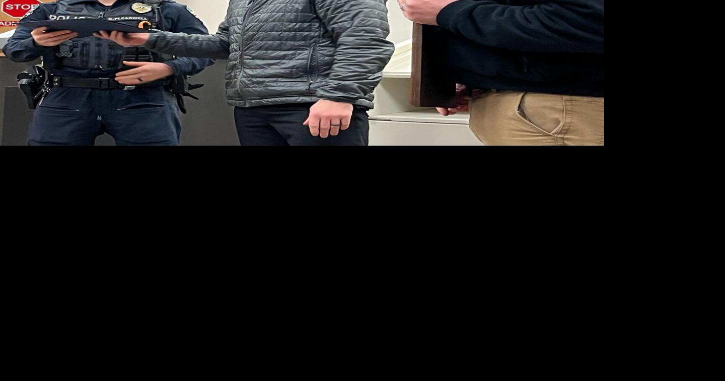 Anacortes officer receives Mayor's Award of Merit | Anacortes ...
