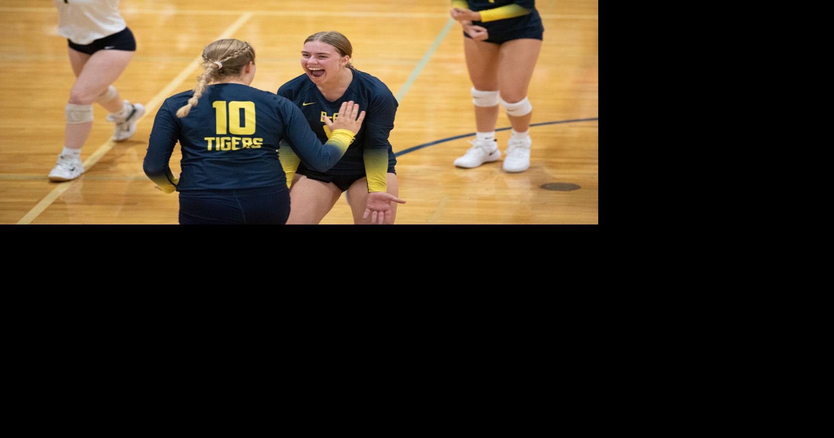 Photos: Sedro-Woolley Volleyball hosts Burlington-Edison | Gallery ...