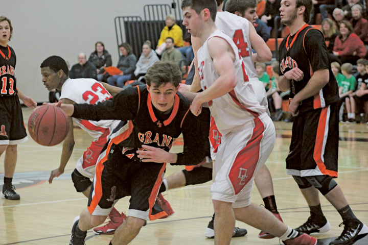 T'hawks top Greyhounds, 68-59 | Sports | grandrapidsmn.com