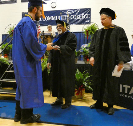 Itasca Community College holds graduation | Featured | grandrapidsmn.com