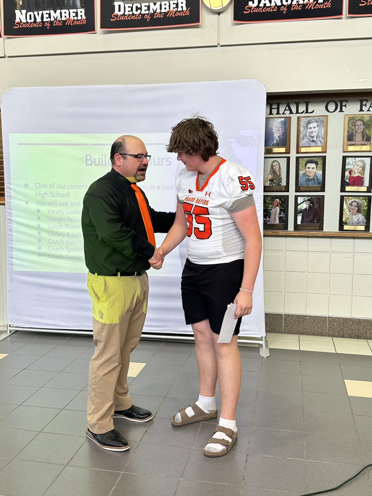 Thunderhawks host football signees | | grandrapidsmn.com