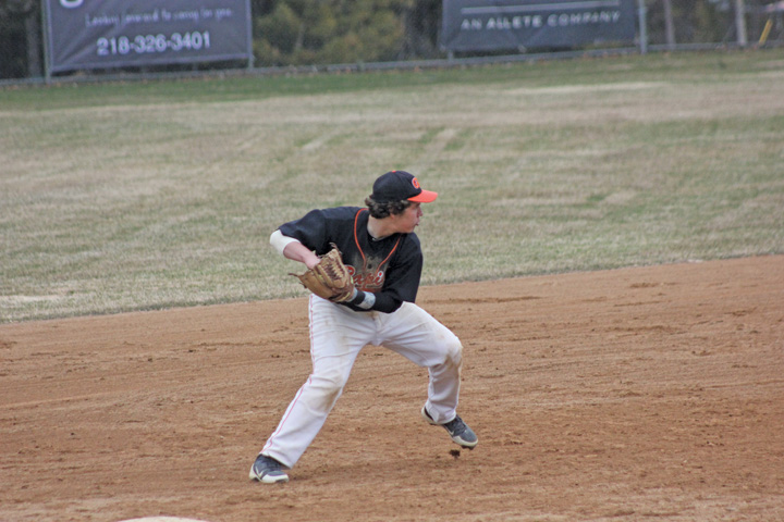 Brainerd rallies past T'hawks, 9-7 | Sports | grandrapidsmn.com