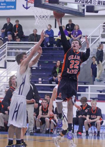 Hawks rally past Rapids, 53-47 | Sports | grandrapidsmn.com