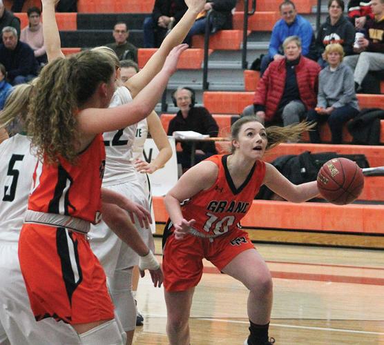 T'hawks hold off Green Wave for 10th win | Sports | grandrapidsmn.com