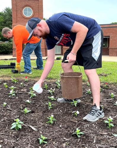 Greeneville Lions Club, Tusculum University Team Up To Plant Flowers At ...