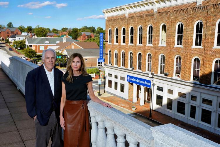Bank's New Signage Pays Homage To History | Local News | greenevillesun.com