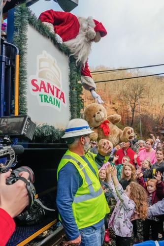 CSX Santa Train Delivers Toys And Holiday Joy To Thousands | Local News ...