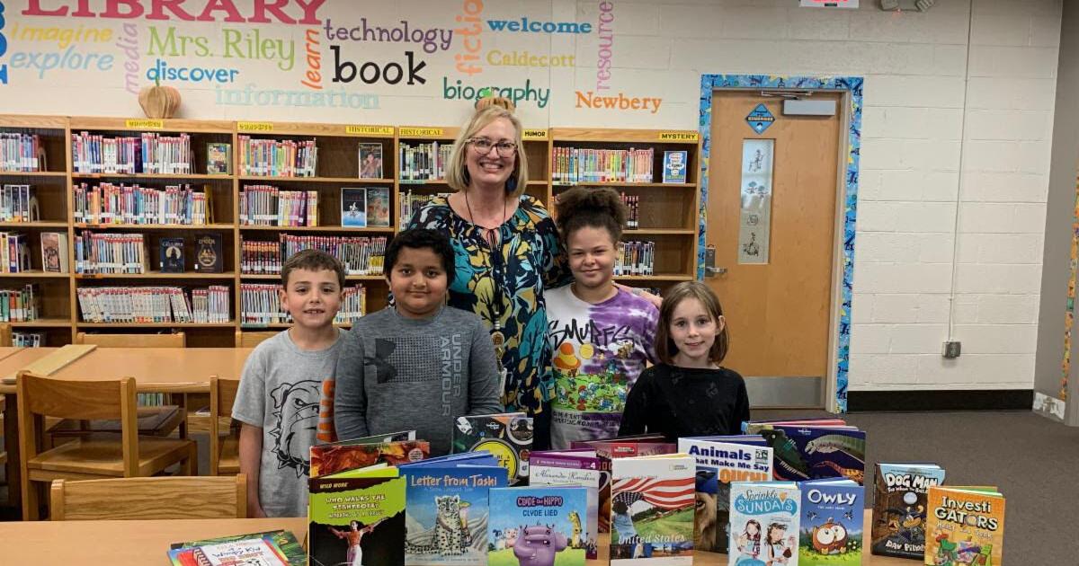 Harshbarger Staff Delivers Books To Bulls Gap School | Local News ...