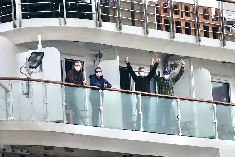 Cloth Masks Do Protect The Wearer: Breathing In Less Coronavirus Means ...