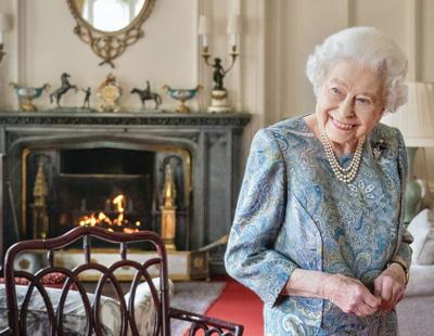 Andrew Morton Bio Of Queen Elizabeth II Due In November | ACCENT ...