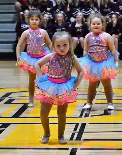 Cheer, Dance Teams Wow Crowd | Sports | greenevillesun.com