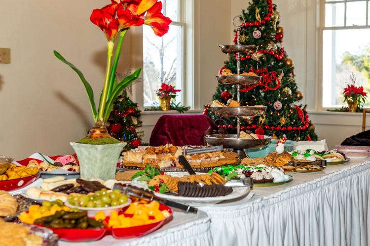 Christmas Tour of Homes: Andrew Johnson Women's Club Hosts Annual ...