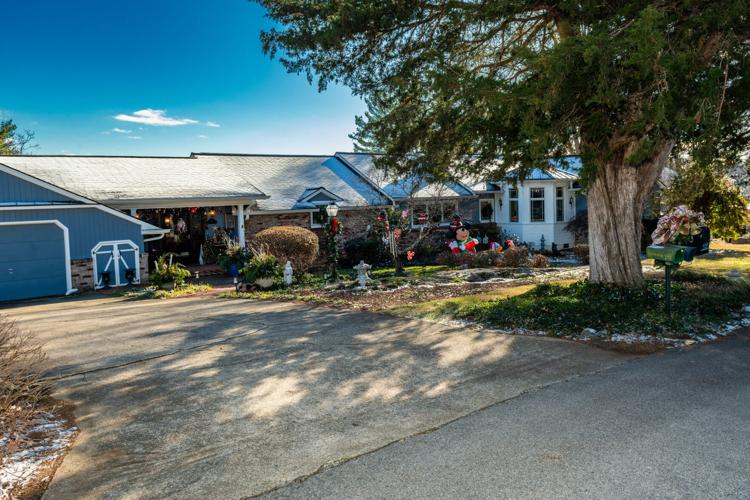 Christmas Tour of Homes: Andrew Johnson Women's Club Hosts Annual ...