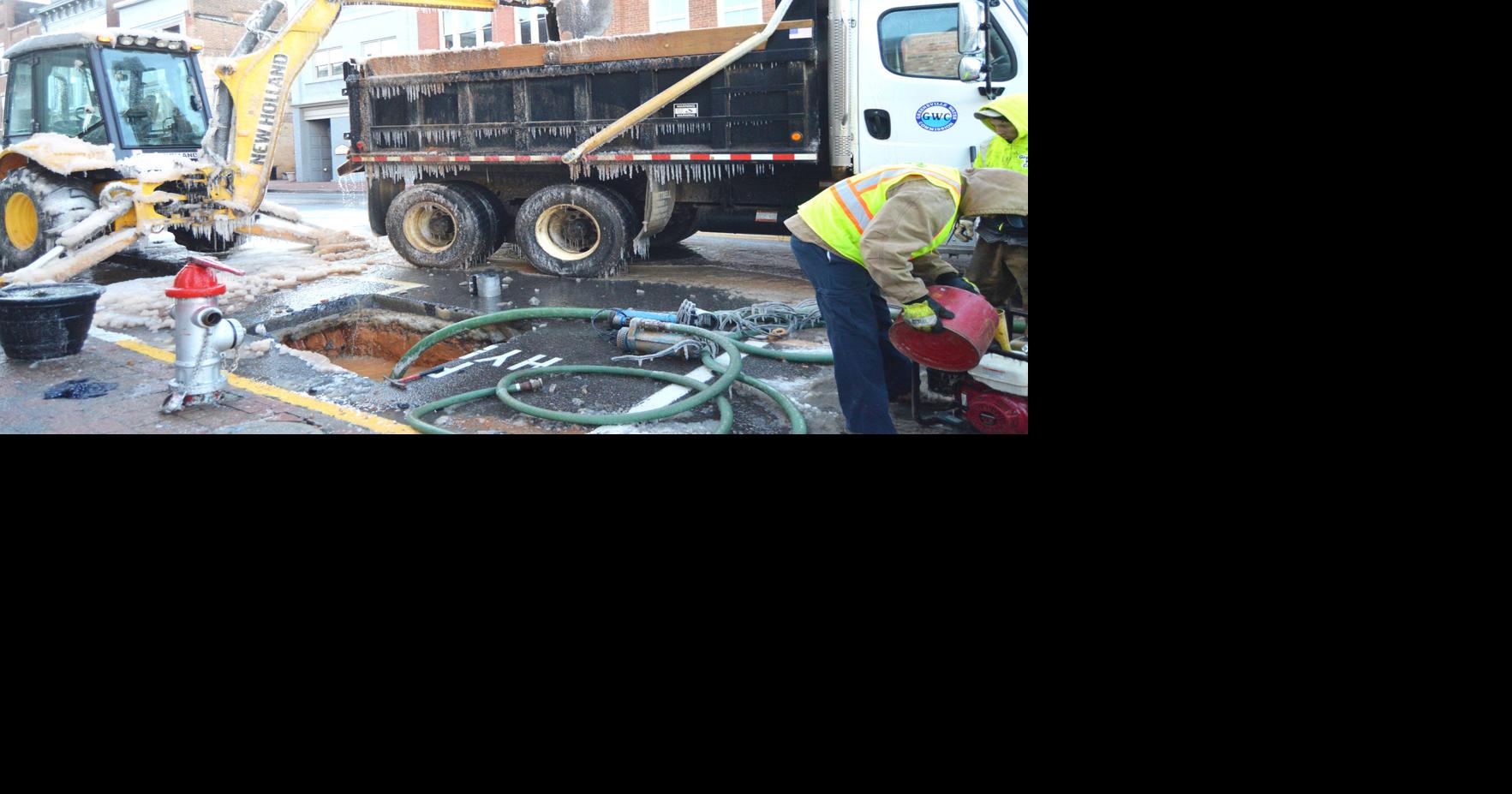 Crew Works In Frigid Temps To Fix Water Line Break | Local News ...
